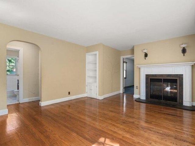 house with 4 bedroom, Shrewsbury MA ES103808746