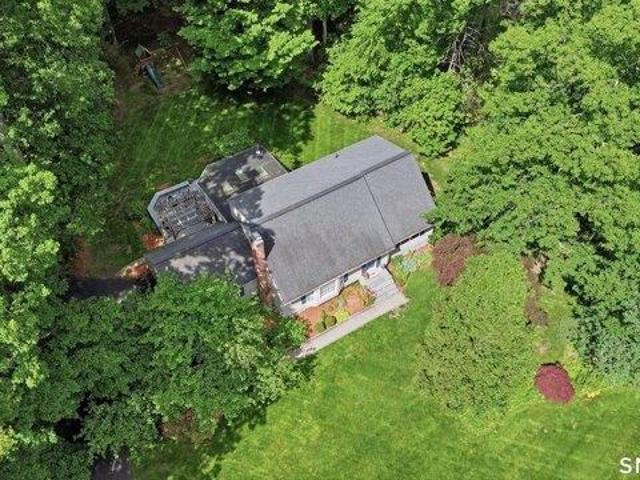 house with 4 bedroom, Simsbury CT ES103886430