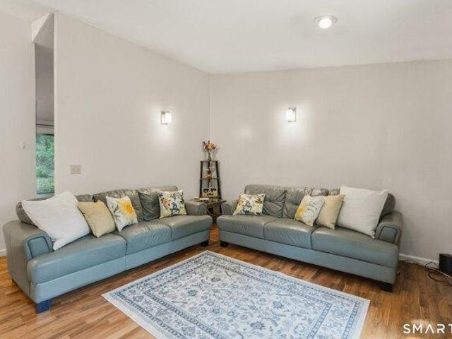 house with 4 bedroom, Simsbury CT ES103932485