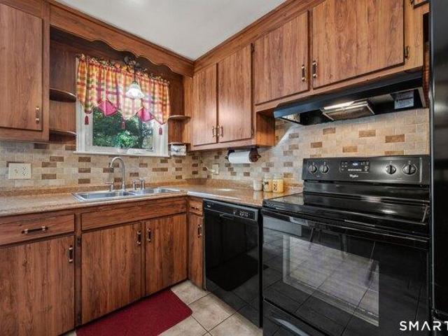 house with 4 bedroom, Simsbury CT ES104187872