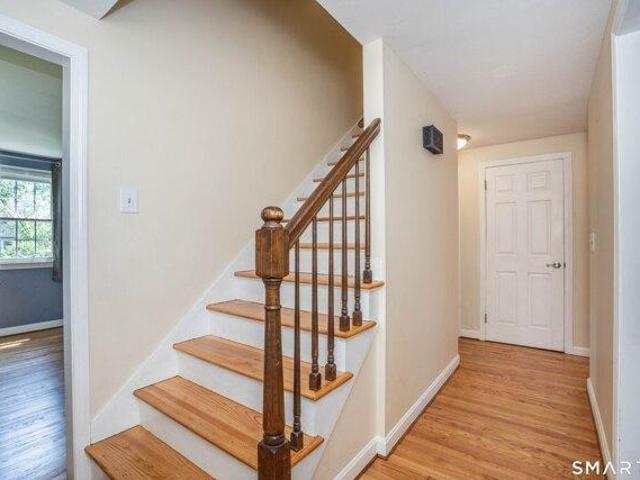 house with 4 bedroom, Simsbury CT ES104513226