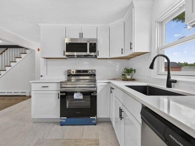 house with 4 bedroom, Somersworth NH ES105160984