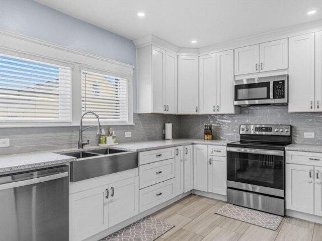 house with 4 bedroom, Somerset MA DS102444975