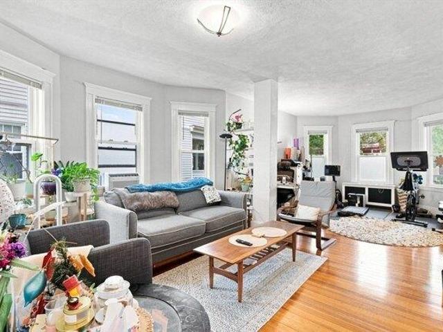 house with 4 bedroom, Somerville MA ES105113447