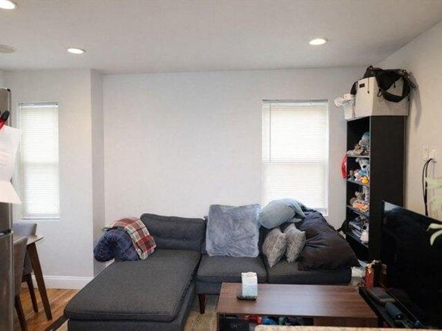 house with 4 bedroom, Somerville MA ES103034201