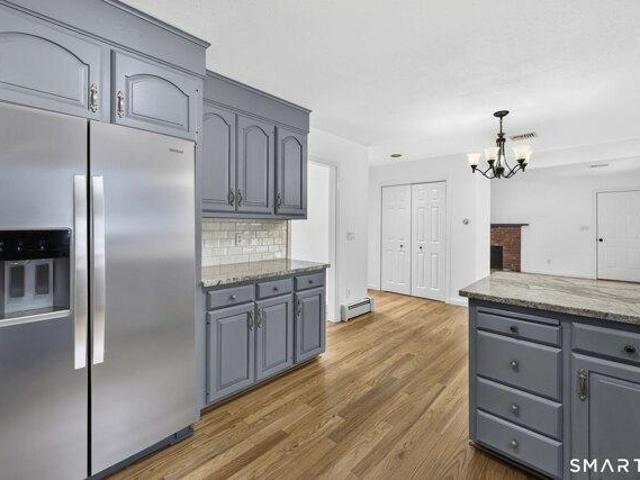 house with 4 bedroom, South Windsor CT ES105105953
