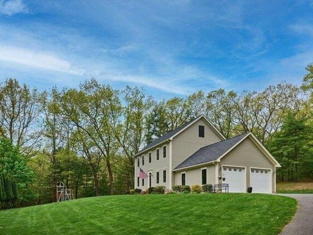 house with 4 bedroom, South Hadley MA ES104852025