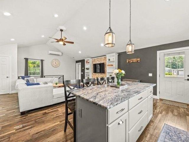 house with 4 bedroom, South Hadley MA ES105159711