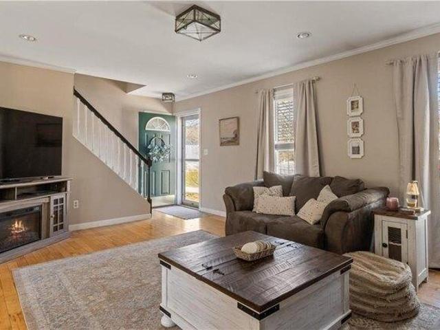 house with 4 bedroom, South Kingstown RI DS102155254