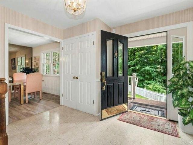house with 4 bedroom, South m NY ES104921482