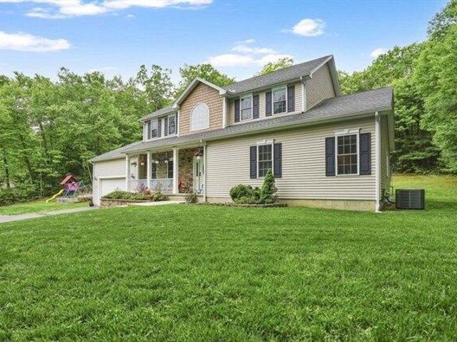 house with 4 bedroom, Southampton MA DS104114509