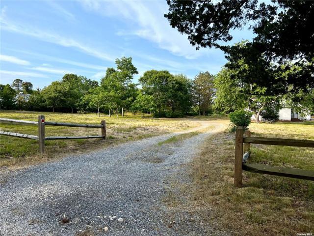 house with 4 bedroom, Southampton NY ES72692356