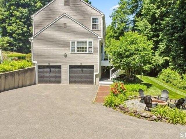 house with 4 bedroom, Southbury CT DLS103070982