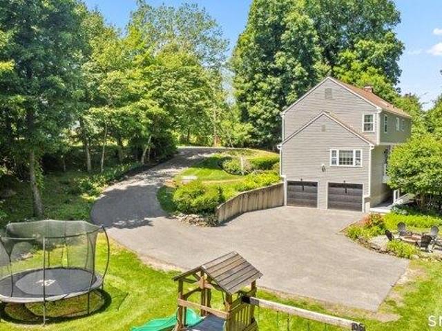 house with 4 bedroom, Southbury CT ES103070982