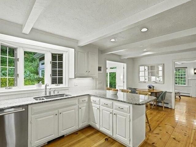 house with 4 bedroom, Southborough MA ES104510180