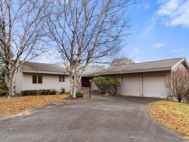 house with 4 bedroom, Southborough MA ES104544025