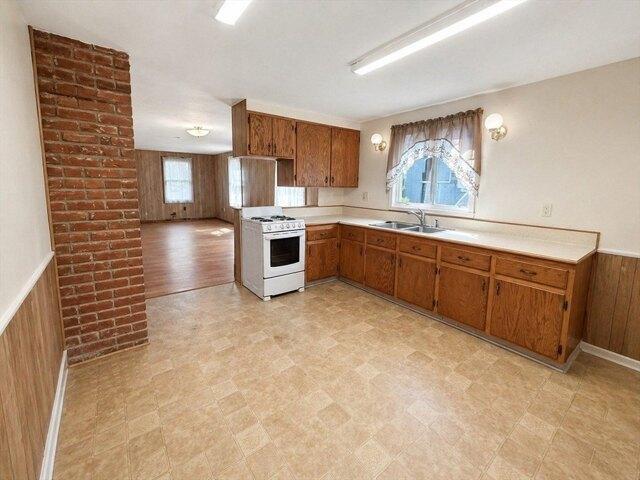 house with 4 bedroom, Southbridge MA ES103966320