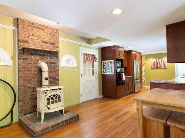 house with 4 bedroom, Southbridge MA ES105231555