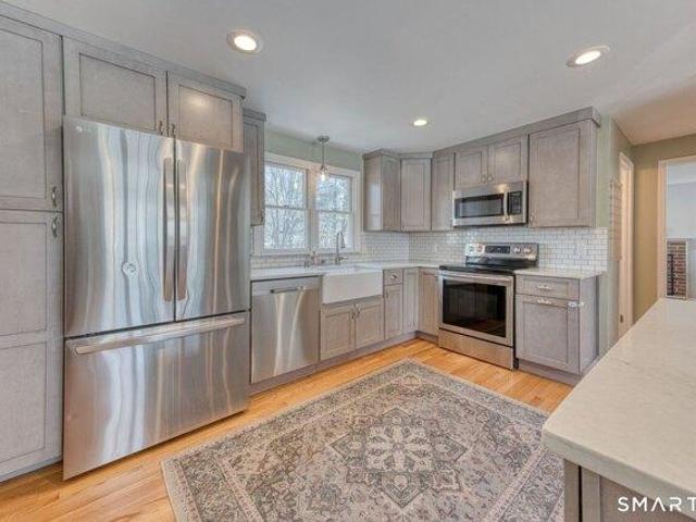 house with 4 bedroom, Southington CT DS102216129