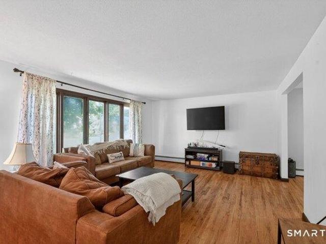 house with 4 bedroom, Southington CT DS104115990