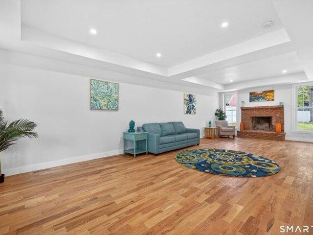 house with 4 bedroom, Southington CT ES104077025