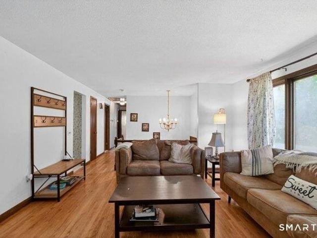 house with 4 bedroom, Southington CT ES104115990