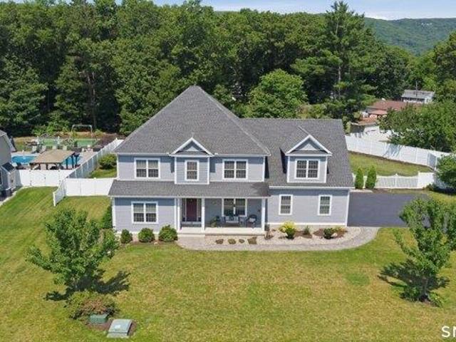 house with 4 bedroom, Southington CT ES104444169