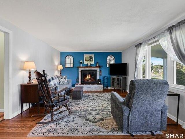 house with 4 bedroom, Southington CT ES105206052