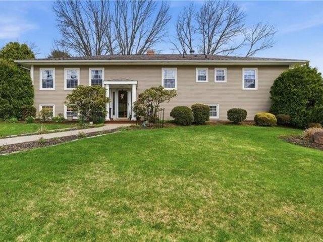 house with 4 bedroom, Smithfield RI DLS102120143