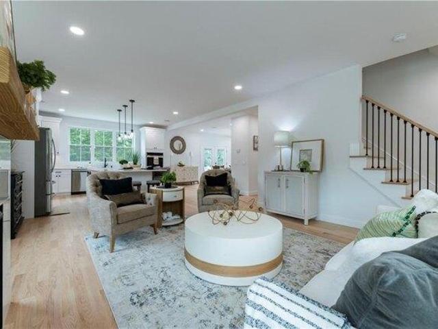house with 4 bedroom, Smithfield RI ES104406493