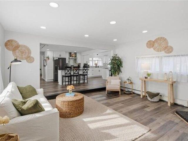 house with 4 bedroom, Smithfield RI ES103443777