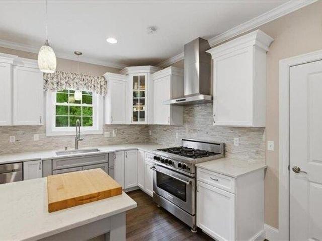 house with 4 bedroom, Smithfield RI ES103663107