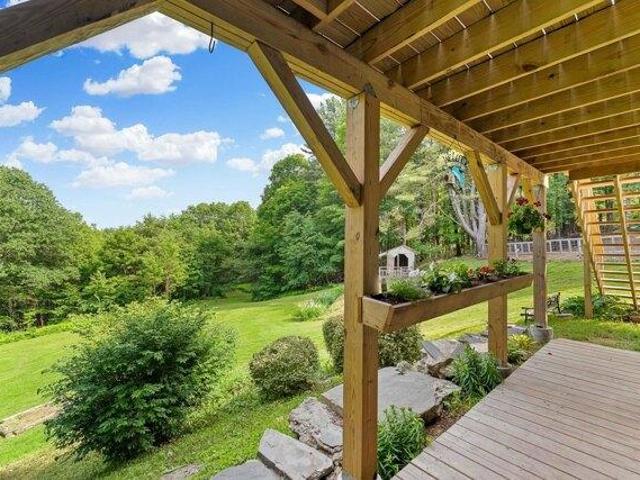 house with 4 bedroom, Springfield VT DLS102214067