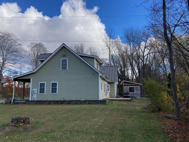 house with 4 bedroom, Springfield VT DLS102346531