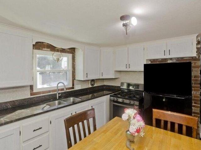house with 4 bedroom, Springfield MA DLS101934119