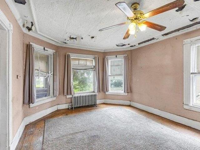 house with 4 bedroom, Springfield MA DS102859975