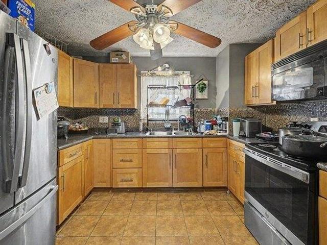 house with 4 bedroom, Springfield MA DS103444913