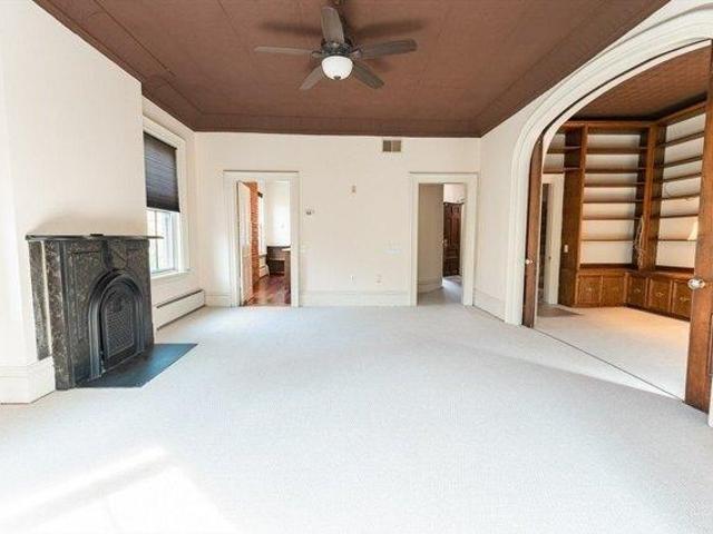 house with 4 bedroom, Springfield MA ES102859904