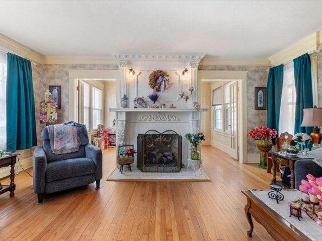 house with 4 bedroom, Springfield MA ES103033552