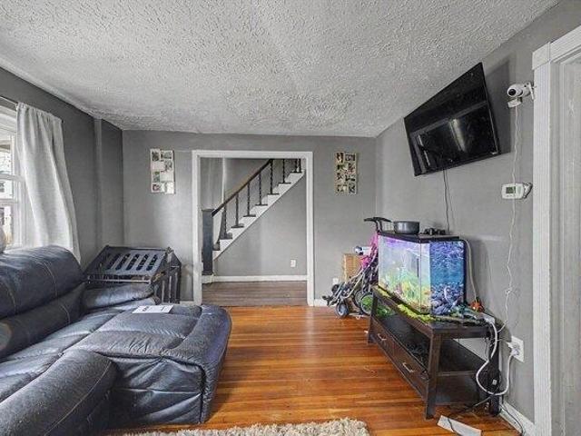 house with 4 bedroom, Springfield MA ES103444913