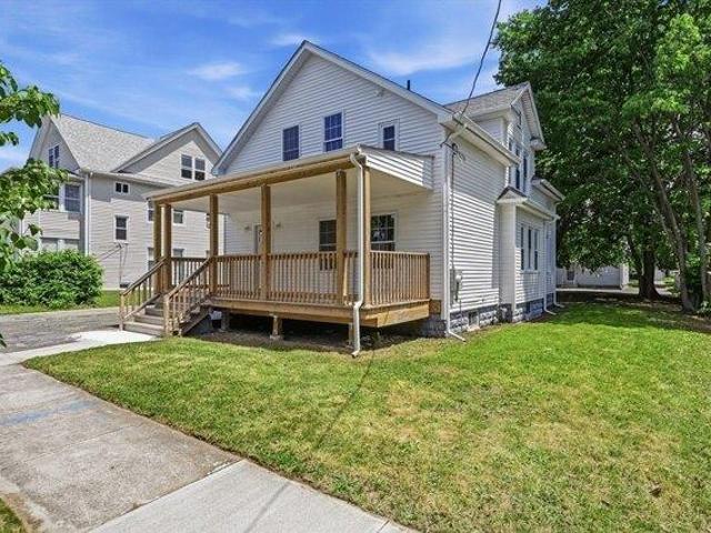house with 4 bedroom, Springfield MA ES103885586