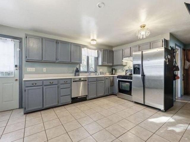 house with 4 bedroom, Springfield MA ES103887846