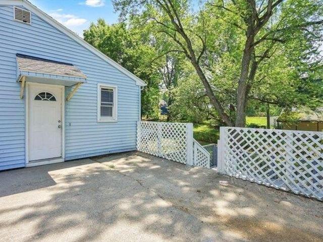 house with 4 bedroom, Springfield MA ES103932599