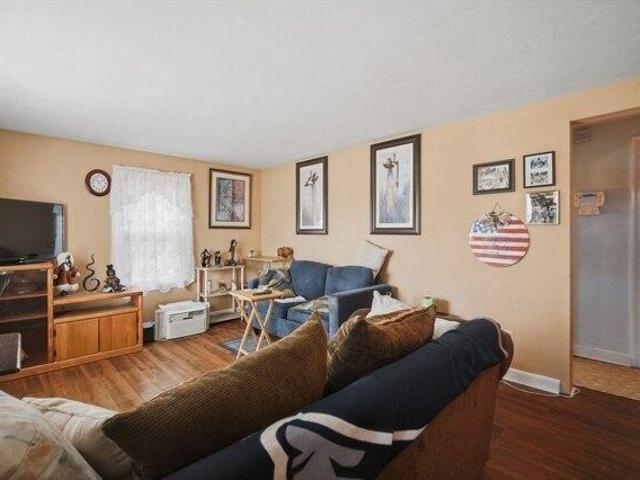 house with 4 bedroom, Springfield MA ES104377248