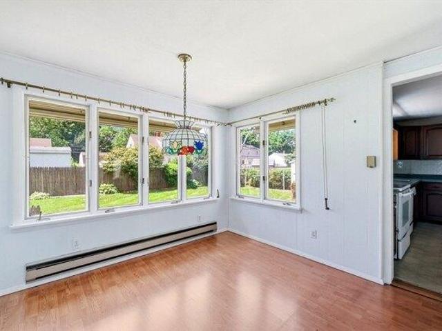 house with 4 bedroom, Springfield MA ES104331390