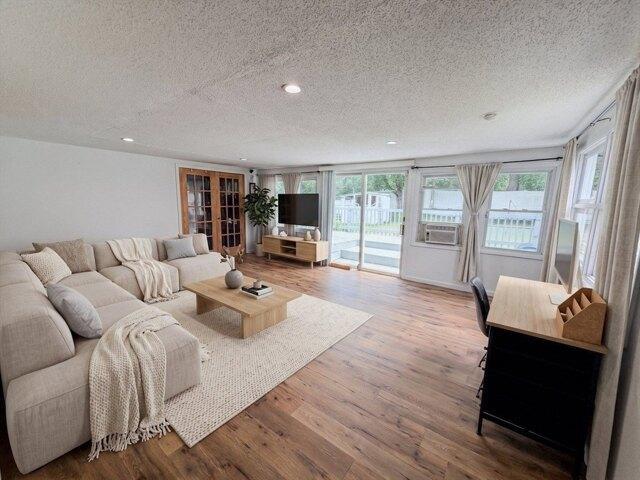 house with 4 bedroom, Springfield MA ES104408583