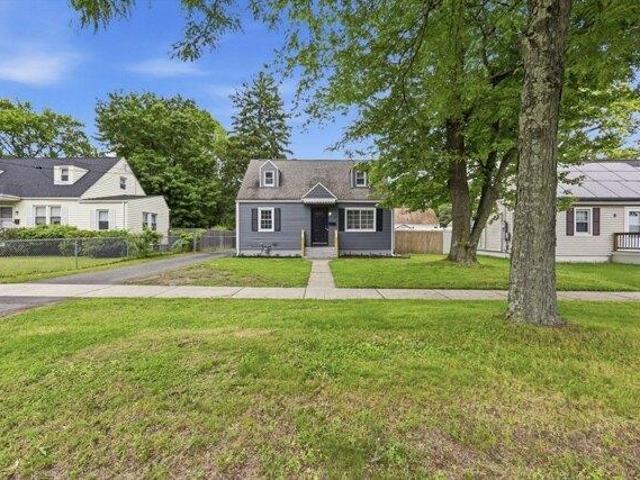 house with 4 bedroom, Springfield MA ES104570577