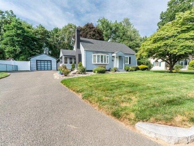house with 4 bedroom, Springfield MA ES104834855