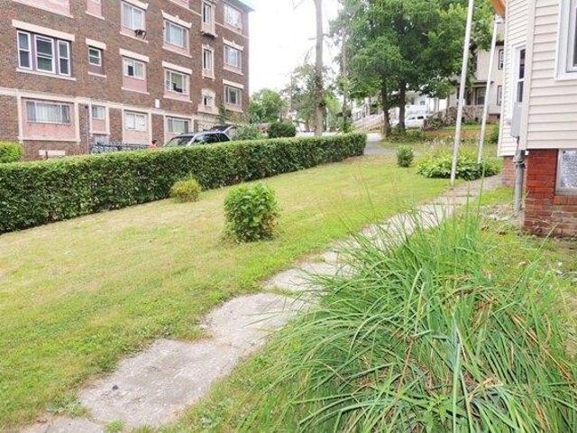 house with 4 bedroom, Springfield MA ES104994661