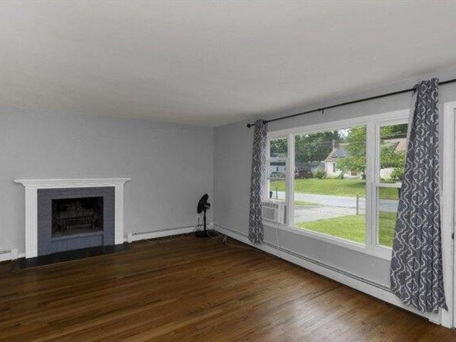 house with 4 bedroom, Springfield MA ES104994683